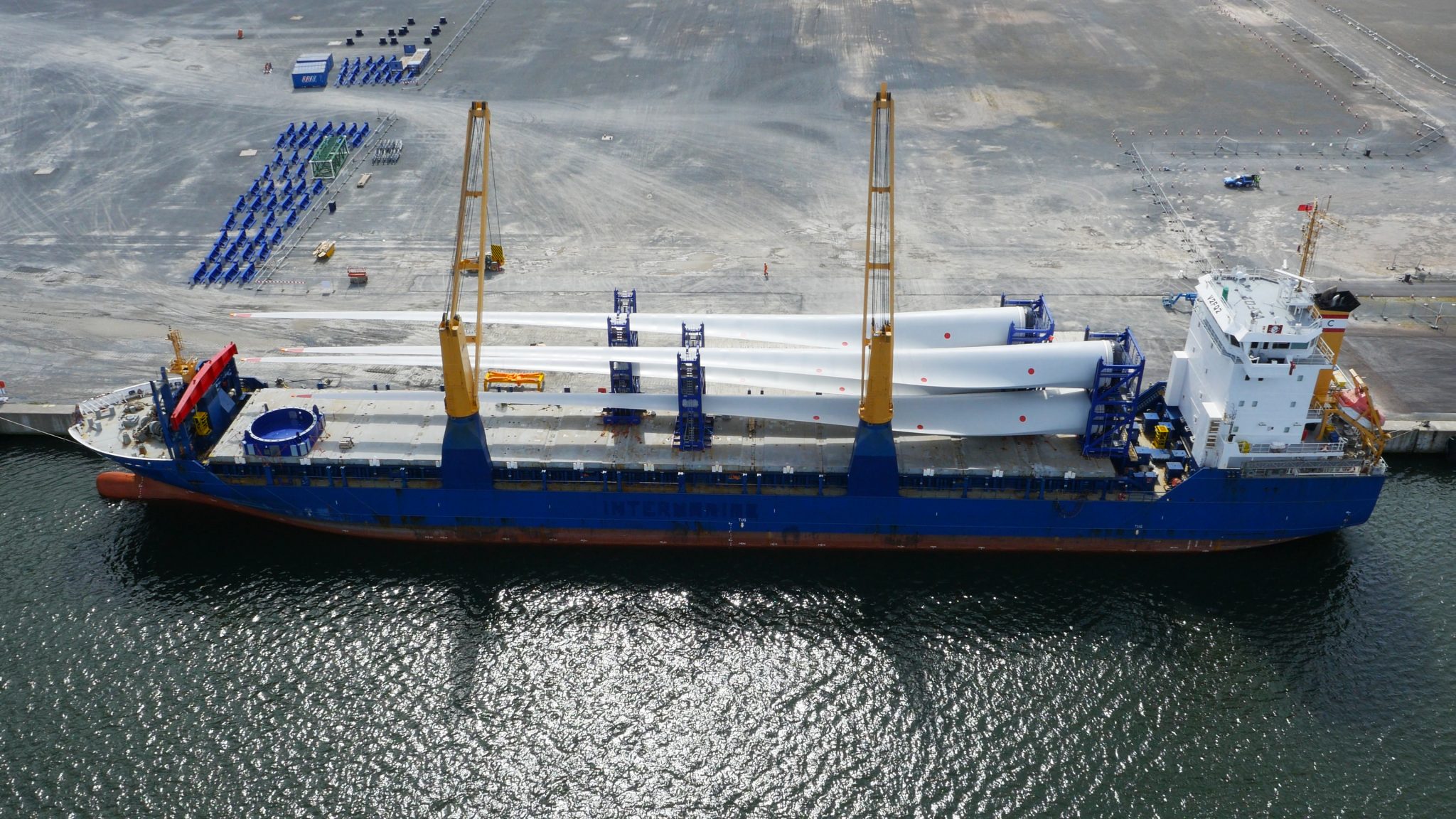 World's Most Powerful Wind Turbine Blades 'Breeze' into Belfast ...